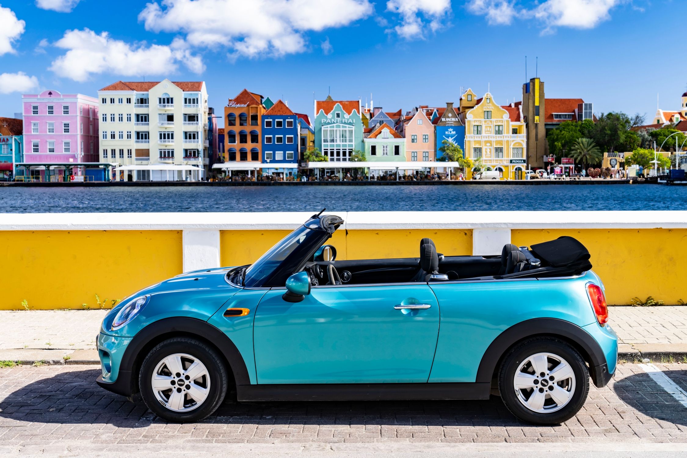 Exploring Curaçao with the MINI Convertible - Car Design TV